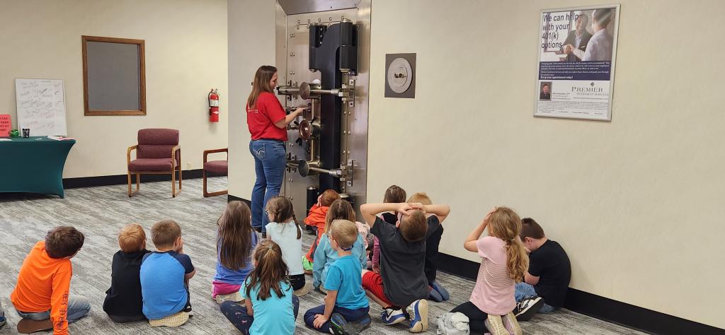 #PowerofCommunityWeek - Premier Community Bank